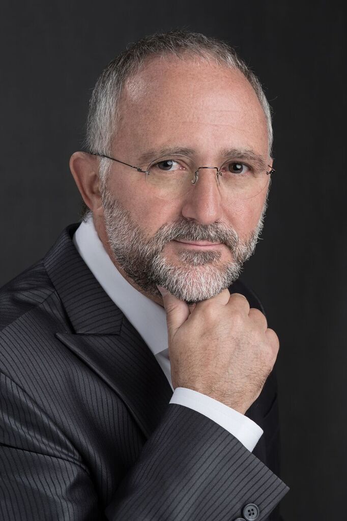 Oil Crashes - Trump Transistions Economy - John Michael Chambers with ...